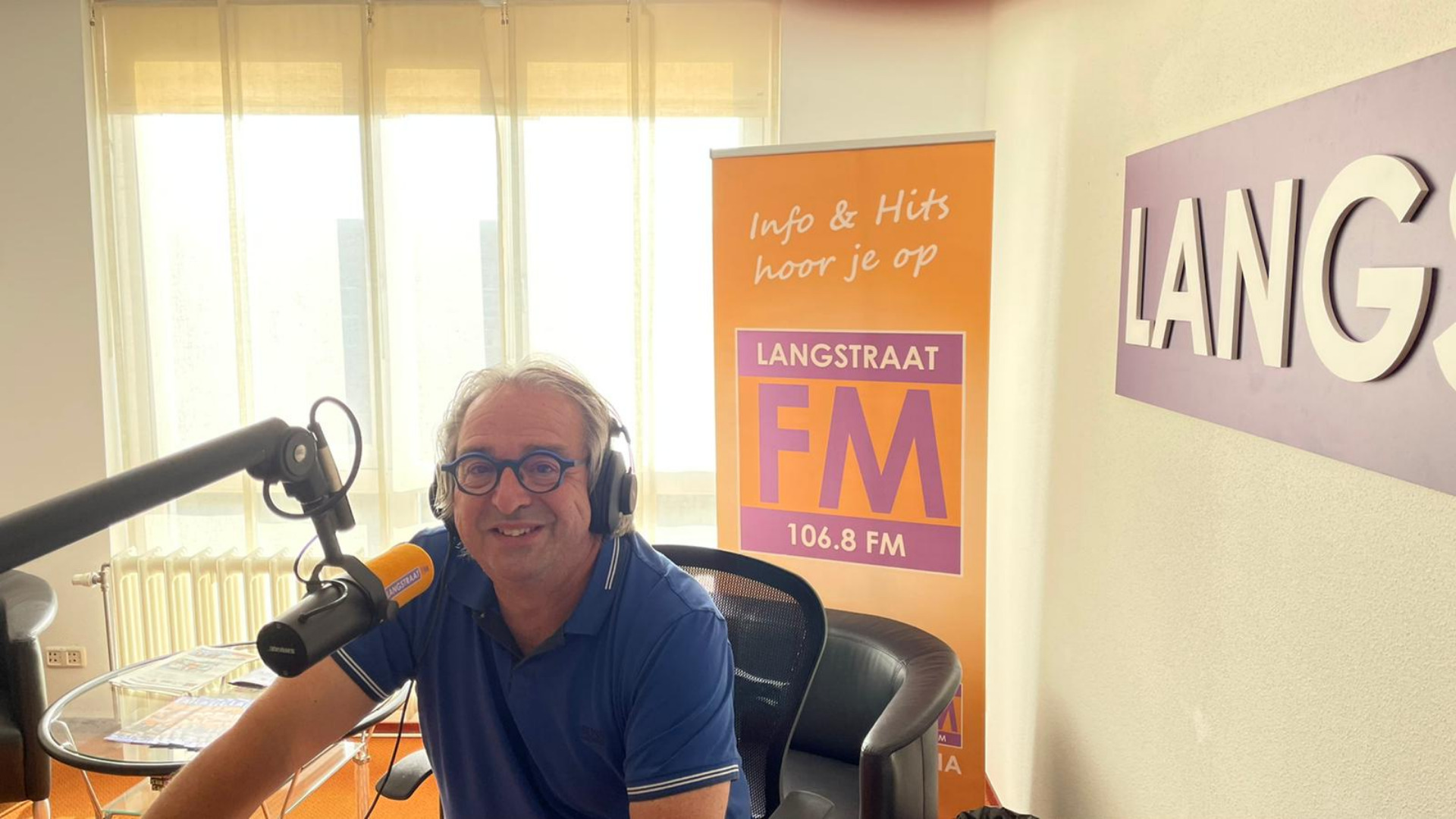 Michel Stoops legt het logistieke pad uit in het programma Vaktaal